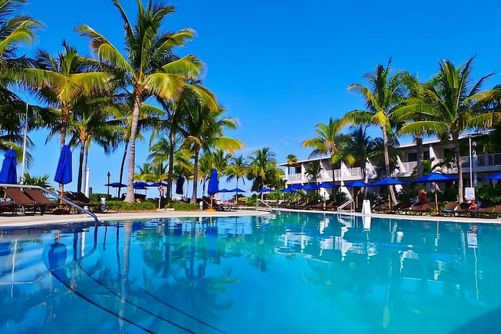Your Island Base With Pool And In-room Kitchen! - Marathon, FL
