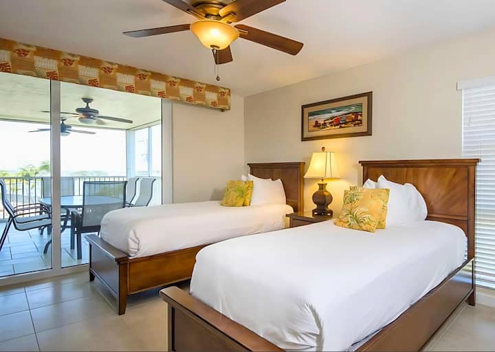 Seaside Serenity With Pool & Personal Kitchen! - Marathon, FL