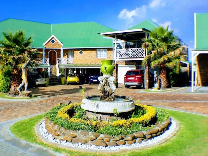 Loft Apartment, The Business Lodge, Secunda - Secunda