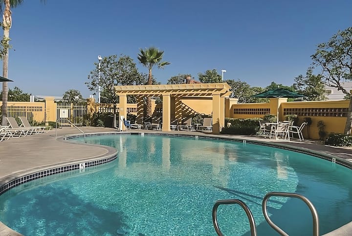 Rare Find! Close To Ontario Int'l Airport! - Fontana, CA