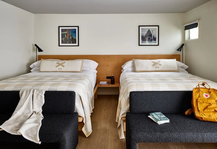 4 Deluxe Double Queens | Tälta Lodge | With Pool - Stowe, VT