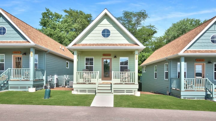 Canopy 12 - Campanula - Harbor Inn - Illini State Park, Marseilles