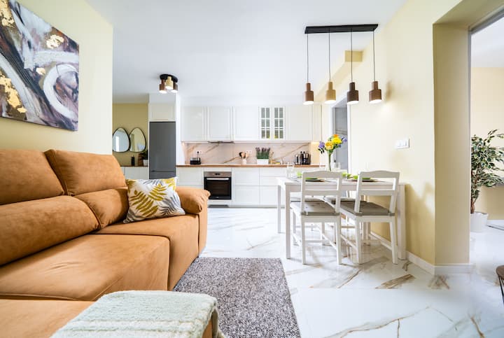 Charming Ground-floor Bungalow, Walk To Beach - Torrevieja