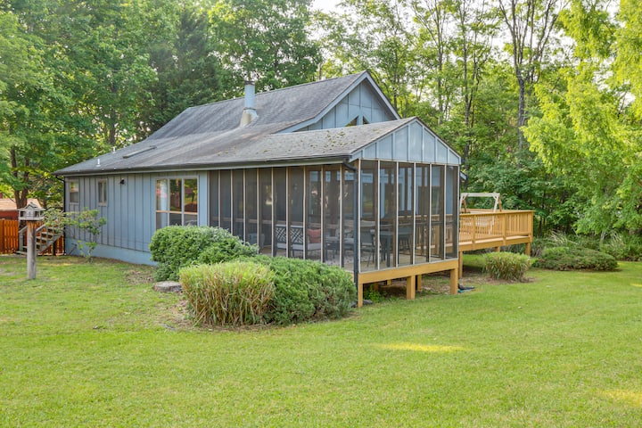 Pool Access: Peaceful Cabin In The Woods Resort! - West Virginia