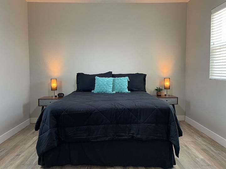 Cozy Entire Home Gateway To Sequoia  Pet Friendly - Visalia, CA