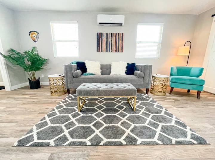 Cozy Home - Visalia, CA