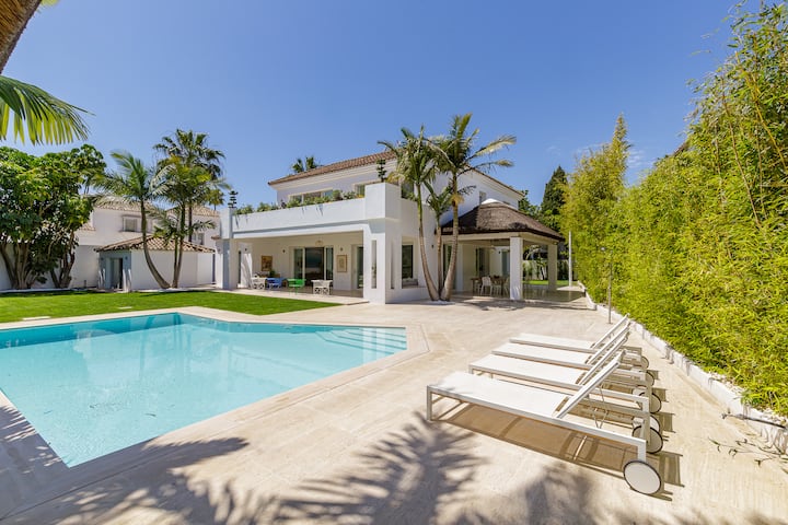 Holiday Villa For Rent In Marbella - Estepona