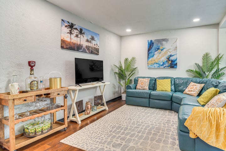 2 Mi To Beach: Family Getaway W/ Yard In St Pete! - Madeira Beach, FL