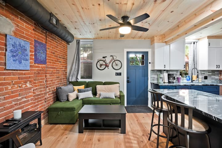 Cozy Retreat In Downtown Denver - Denver, CO