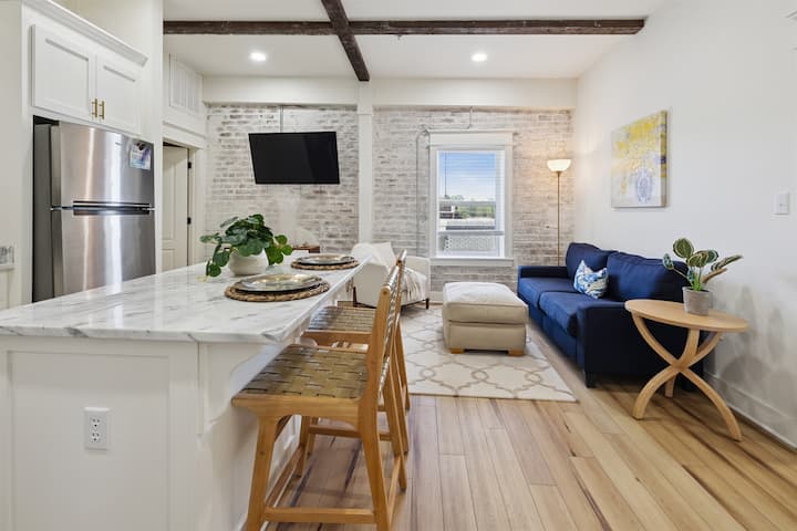 Loving Loft Suite, Laurel, Coffee Bar, Walkable - Laurel, MS