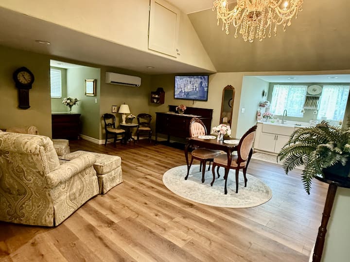 The Rose Cottage At The Carriage House - Guthrie Lake, OK