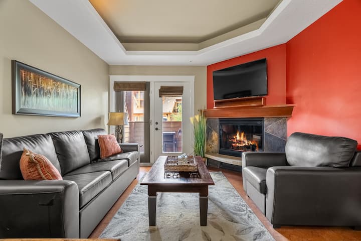 Solara Resort Condo: Fireplace, Bbq & Hot Tub - Canmore