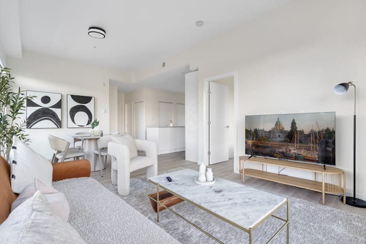 Bright 3br With Balcony & Views In Surrey - Surrey