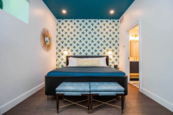 Downtown Springdale Boutique Hotel Room 2 - Springdale, AR