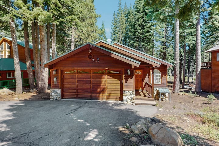 3br Cabin With Deck, Grill, Pool Access - Truckee, CA