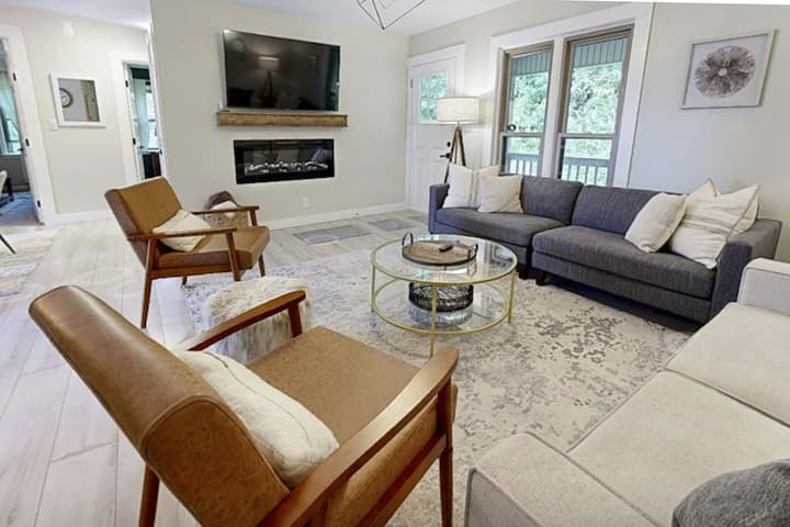 Secluded 3br House With View And Game Room - Black Mountain, NC