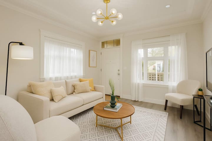 Your Dream 4-bedroom Retreat In Vancouver - North Vancouver