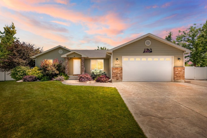 The Family Falls Retreat | Sleeps 12 | Hot Tub - Idaho Falls, ID