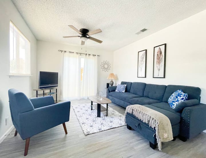 Trendy Ivy 2-bedroom - Coalinga, CA