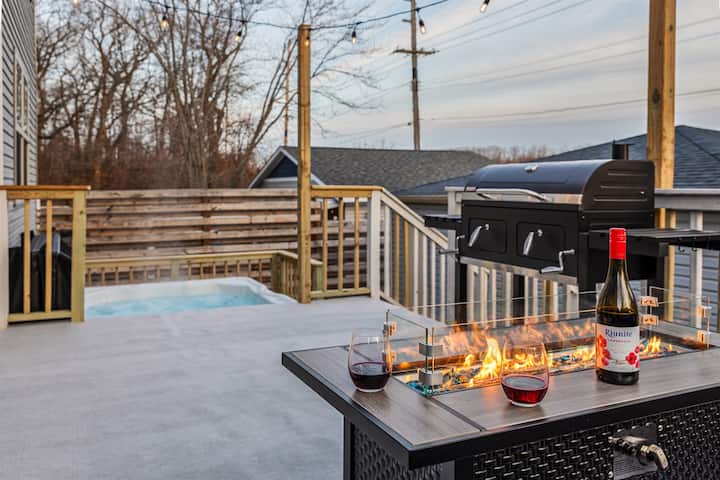 The Sheridan Duo | 11br + Sauna + 2 Hot Tubs - ミシガン・シティ, IN