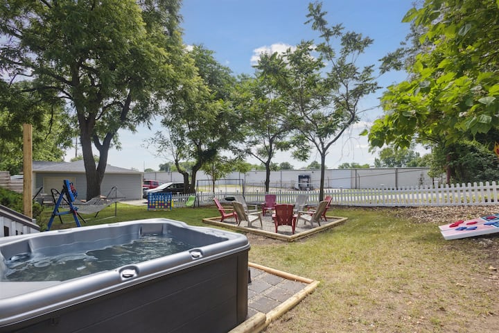3 Beach Homes W/ Hot Tubs | Sleeps 40+ | Walkable - Michigan City, IN