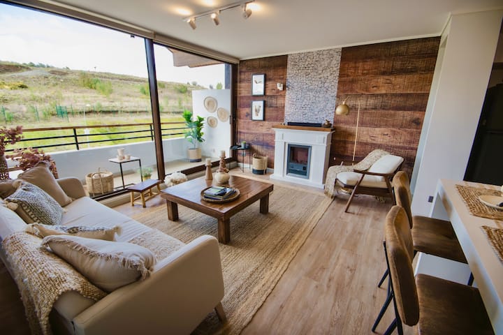 Chimenea Y Terraza, Cerca Del Lago Llanquihue - Alerce