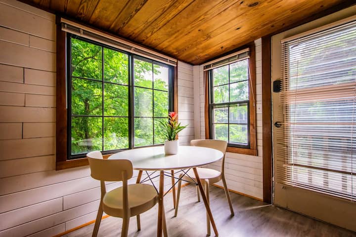 Peaceful Woodsy Studio | 15 Min To Town | Free Tix - Hendersonville, NC