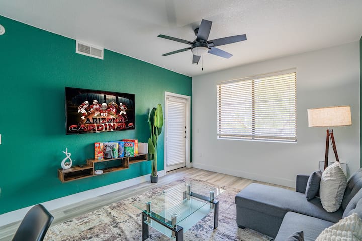 Contemporary Condo At Westgate | Pool, Gym & W/d - Desert Diamond Casino - West Valley
