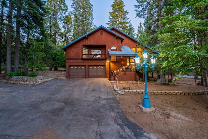 Apple Blossom Lodge | Pool Table, Wraparound Decks - Shaver Lake, CA