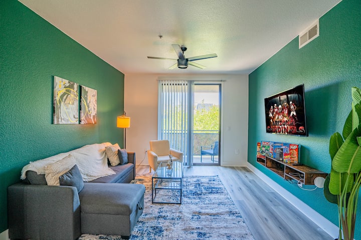 Chic Westgate Condo | Hot Tub Pool Parking Gym W/d - Sun City, AZ