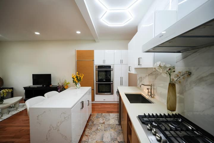 Nyc Views Mansion | 6br 4ba + Balcony + Garage - 뉴욕, NY