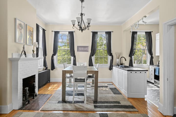 The 87th Townhome - Local Landmark Property - Portland, ME
