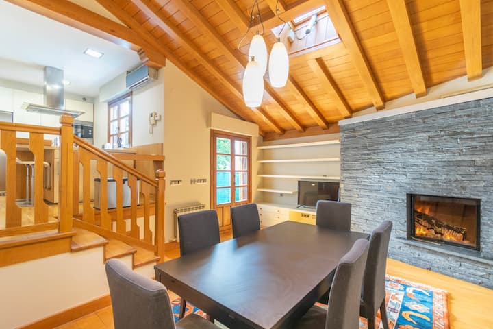 Espectacular Casa Con Jardín Próxima A Pamplona - Pamplona