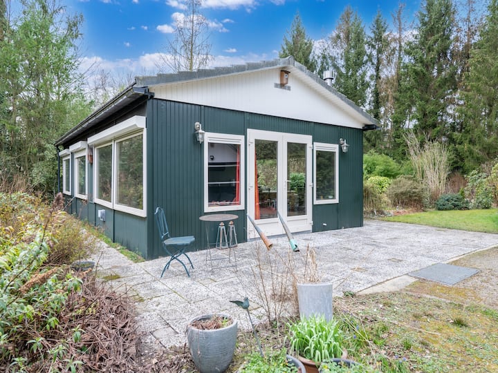 Chalet Au Bord De L'étang D'arendonk - Kasterlee