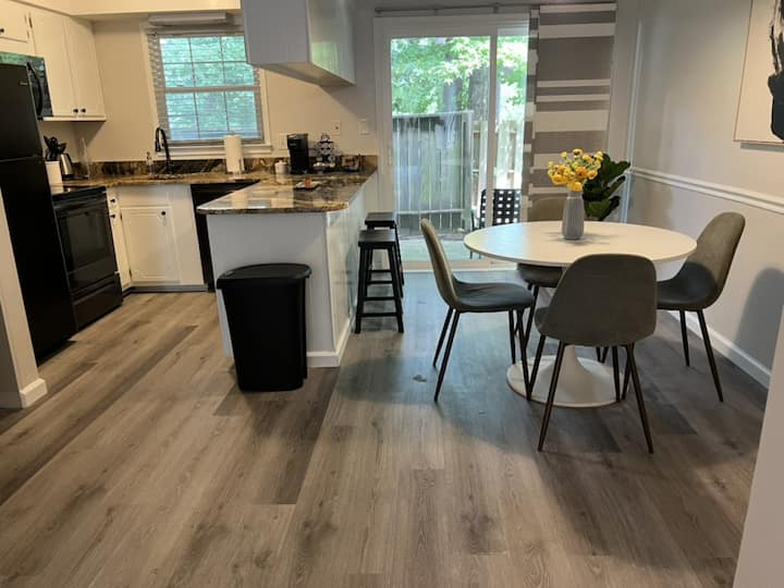Cary 2 Bedroom End Unit Townhome With 3 Beds - Cary, NC