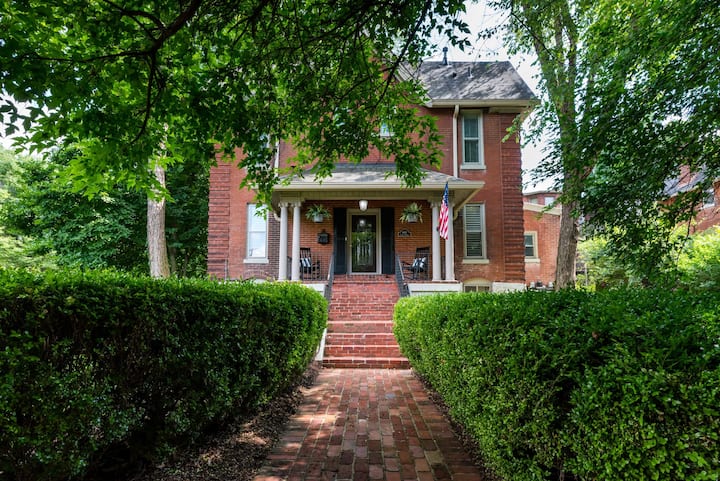 Classy Victorian Old Louisville - 6 Bed 3.5 Bath H - Louisville, KY