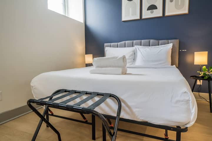 Cozy Unit With Free Parking | Medical District - Louisville, KY