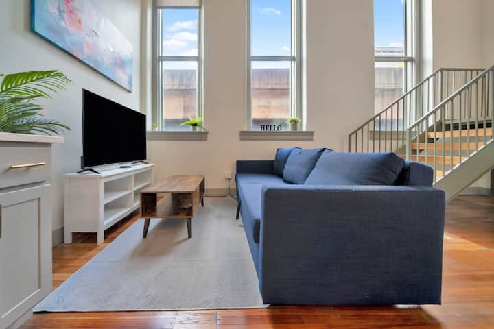 Chic Loft W/ Free Parking | Near Norton Hospital - Louisville, KY
