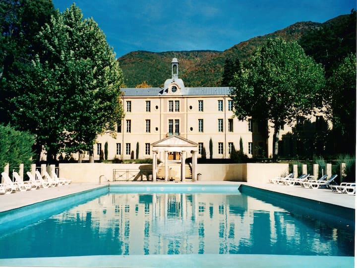 Appartement Aux Rhone Alpes Avec Piscine - Montbrun-les-Bains