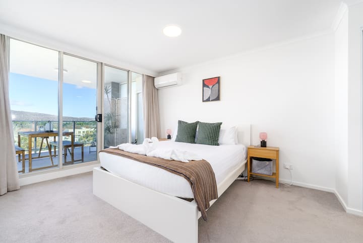 Modern 2br, Balcony With Views And Close To City - National Folk Festival, Gungahlin