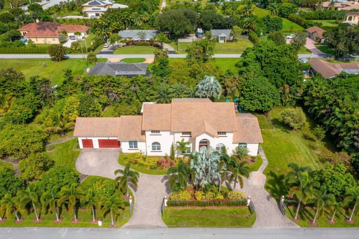 Entire Home | Private Estate | Pool | Games - Plantation, FL