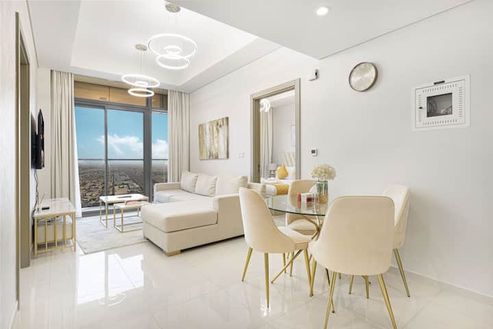 Skyline Retreat | 2bdr Ensuite Comfort + City View - Dubai