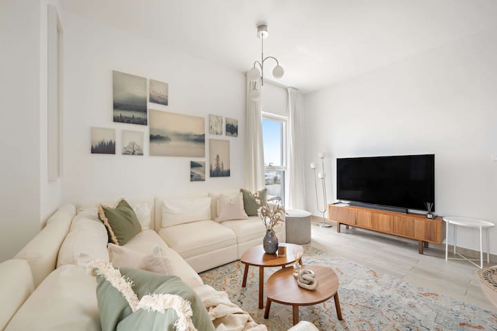 Silkhaus Canal View 3bdr+maid | Near Ferrari World - Abu Dabi