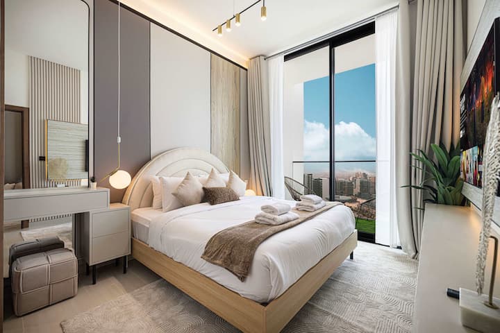 Luxury Living In A Cozy 1br Steps From Circle Mall - Dubai