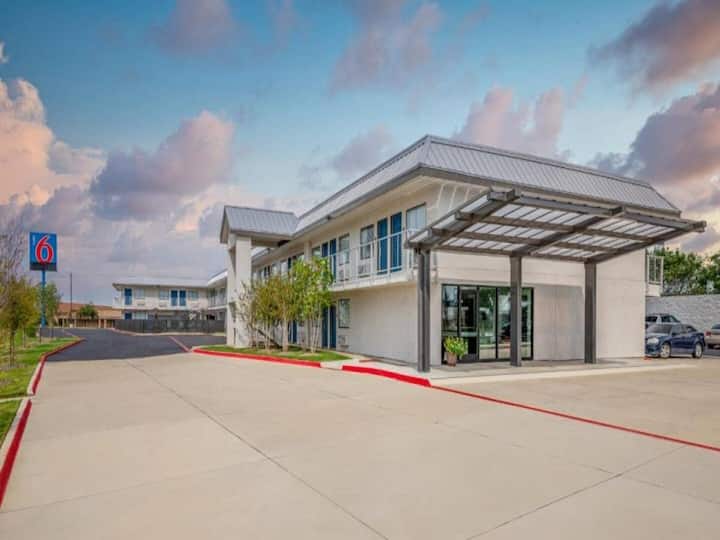 1 Lit Complet | Baignoire D'accès À La Mobilité - Dallas/Fort Worth Airport (DFW)