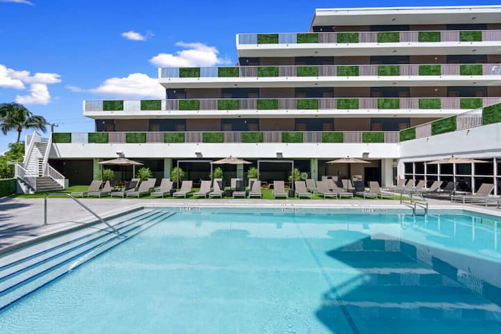 4 Stylish Units Near Bonnet House & Beachfront - Fort Lauderdale, FL