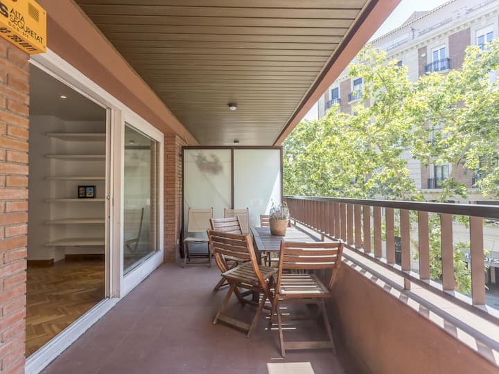 Spacious Classic Executive Bonanova Apartment - Sant Cugat del Vallès