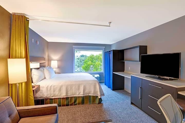 Family-friendly Suite W/ Full Kitchen & Sofa Bed - Miramar, FL