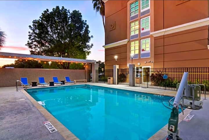 2 Cozy Suites W/ Full Kitchen Minutes From Gaming - Miramar, FL
