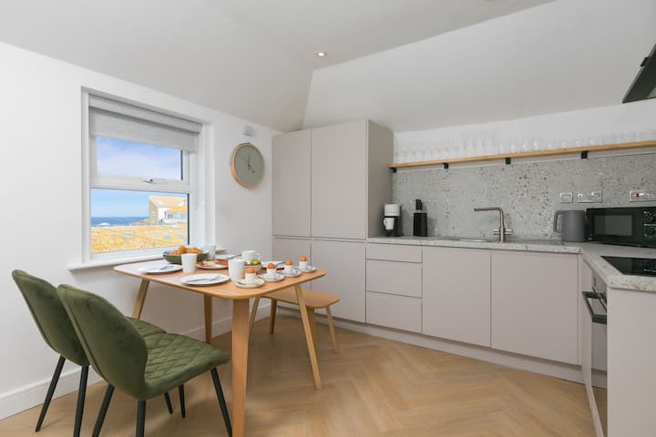 White Mist Cottage, Downalong - Dog Friendly - St Ives